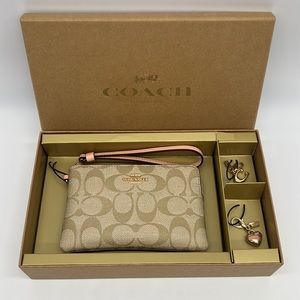 Coach | Bags | Coach Boxed Corner Zip Wristlet In Signature Canvas ...